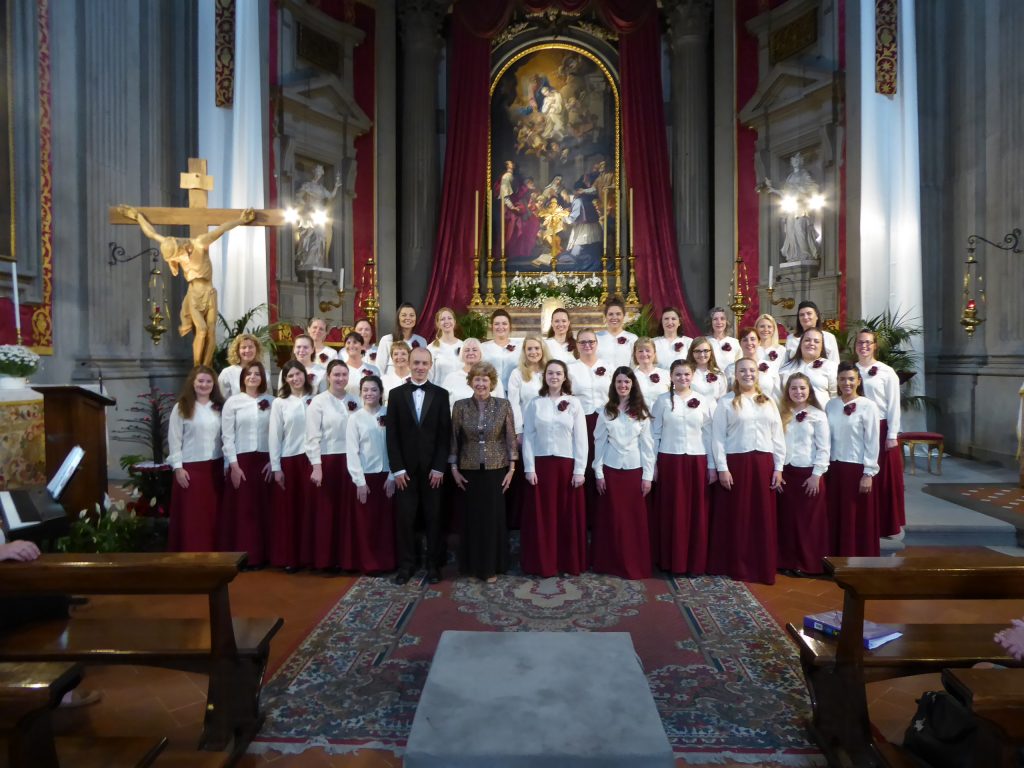 THE MAUREEN HUNTER SINGERS